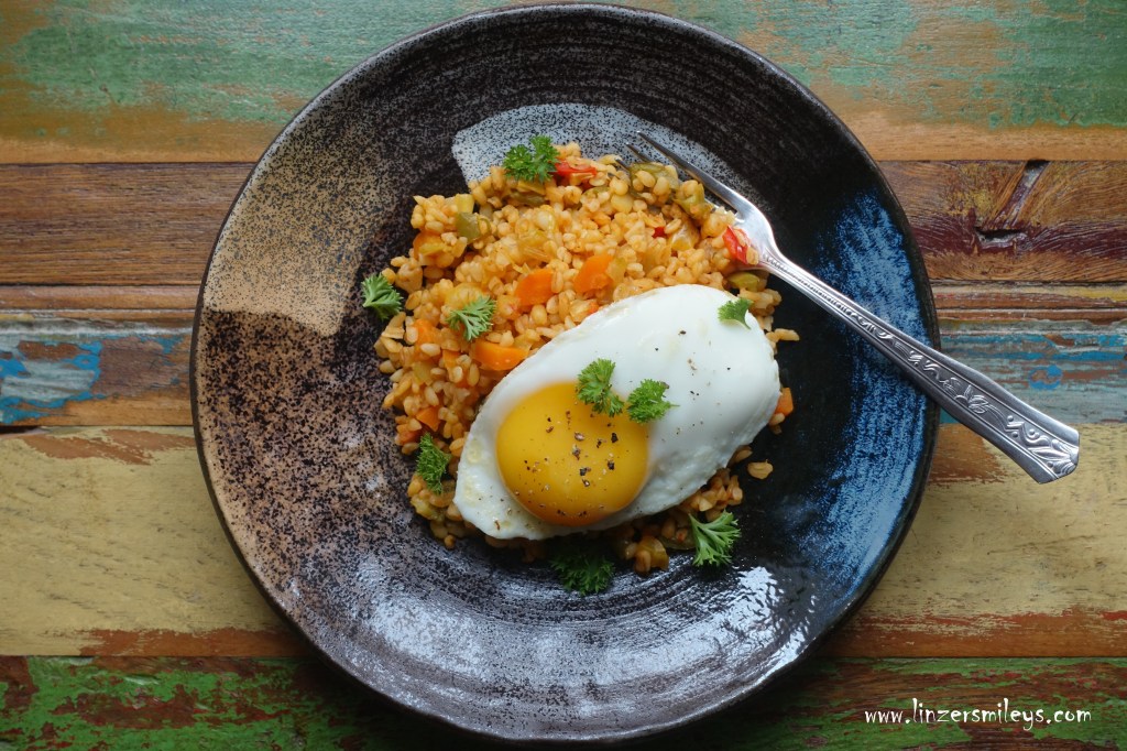 ONE POT Bulgur mit buntem Gemüse und Spiegelei – linzersmileys